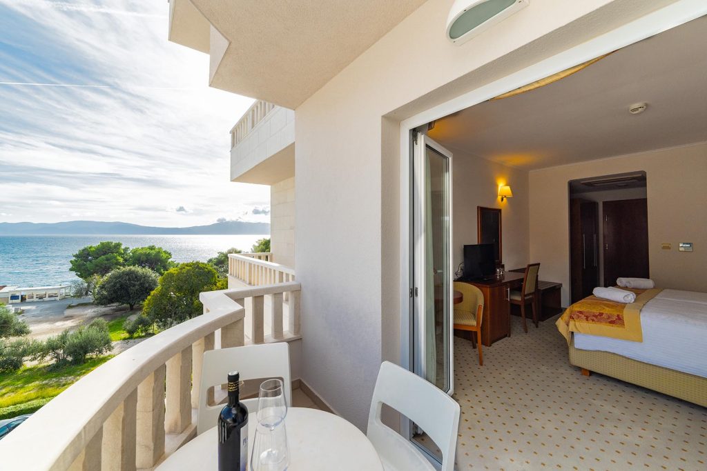 STANDARD ROOM – PARTIAL SEE VIEW - Hotel Bellavista- Drvenik - Croatia
